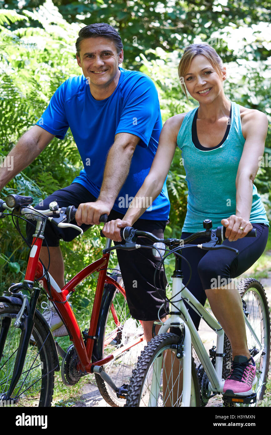 Couple cycle hi-res stock photography and images - Alamy