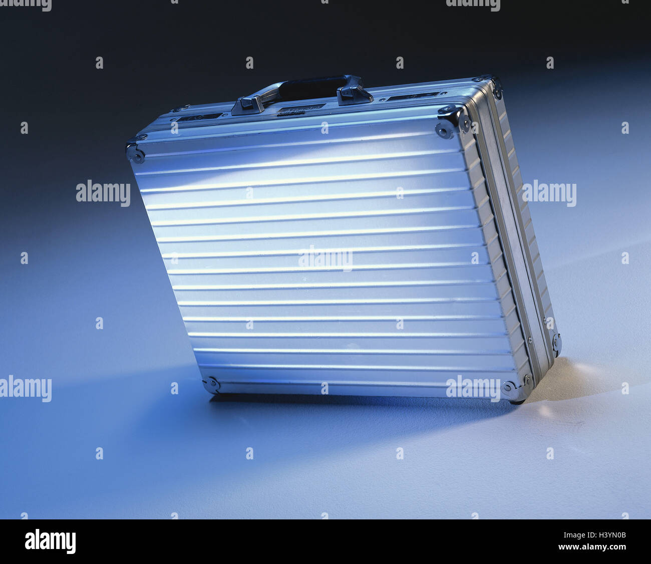 Briefcase, silver, suitcase, Aluminumkoffer, product photography, Still ...