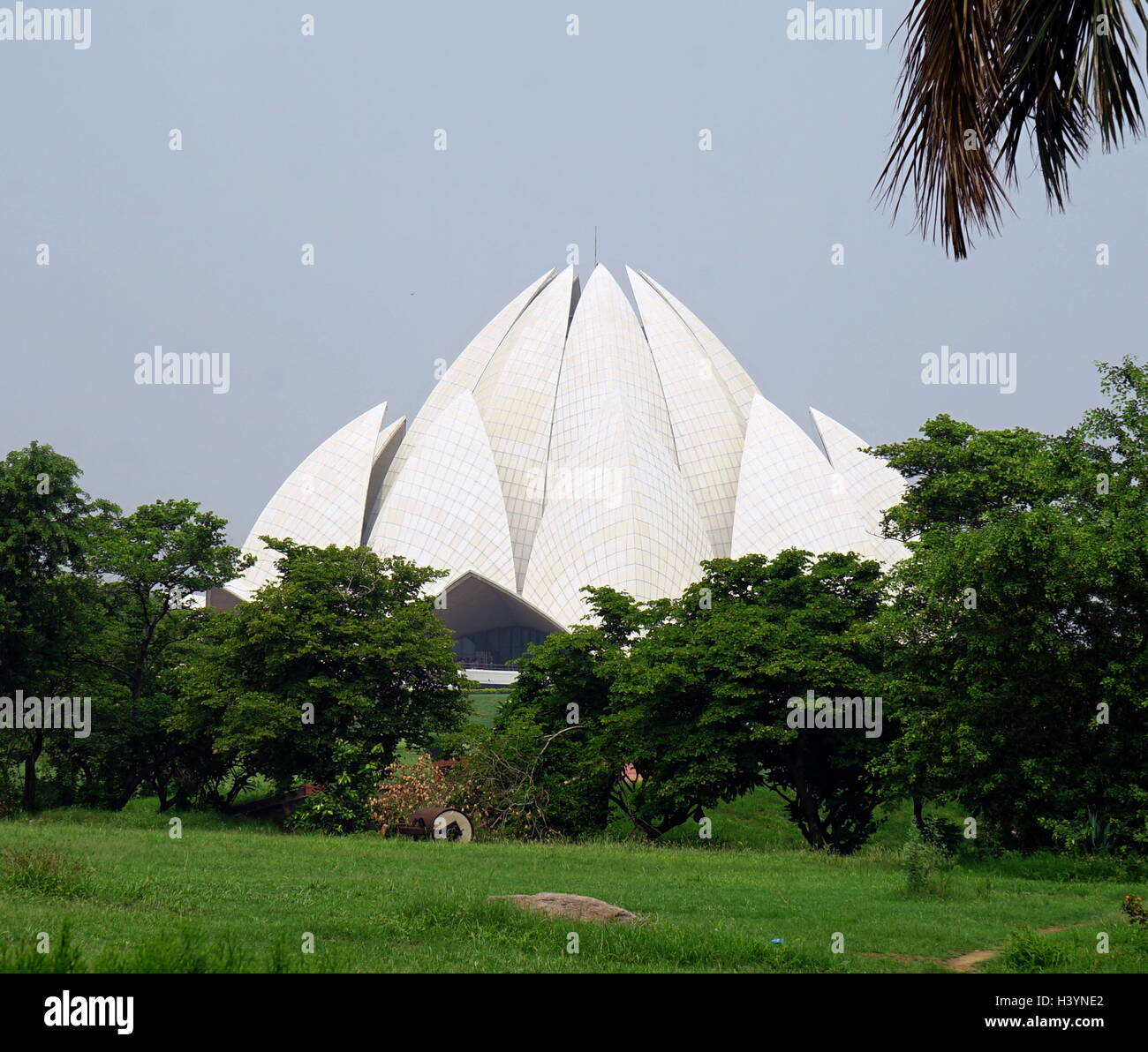 Exterior view of the Lotus Temple, a Baha'i House of Worship, in New ...