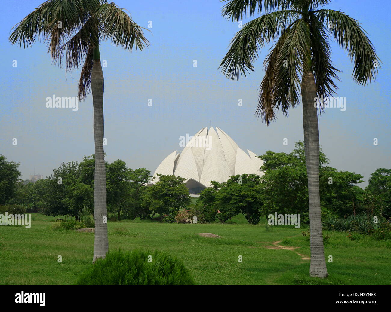 Exterior view of the Lotus Temple, a Baha'i House of Worship, in New ...