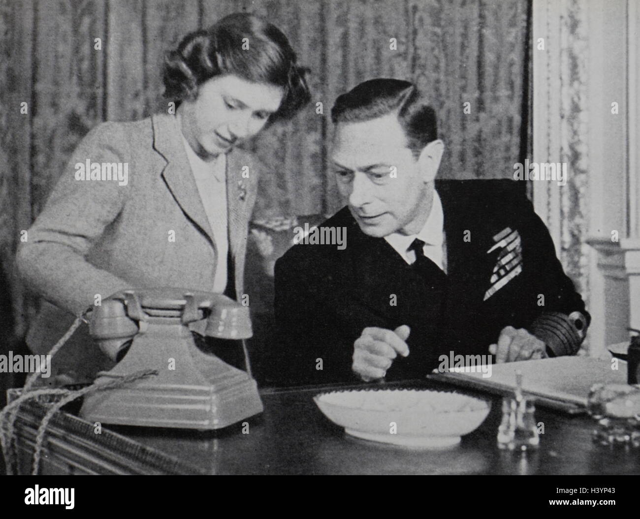 Photograph of King George VI (1895-1952) and Princess Elizabeth (1926 ...