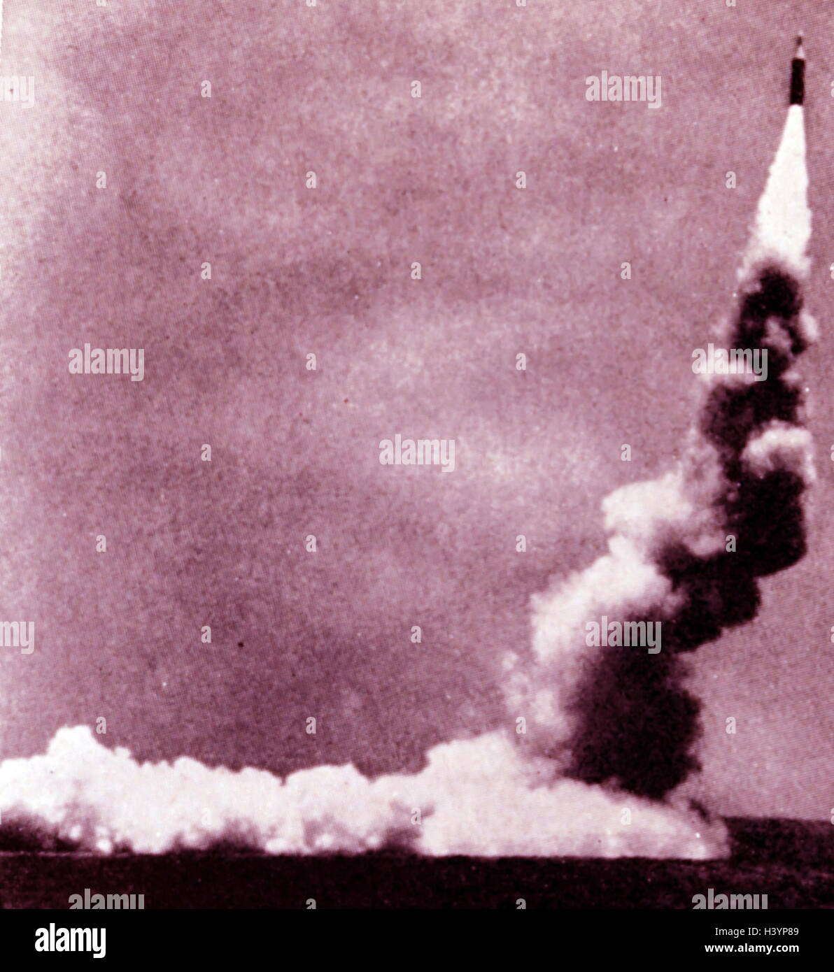 Photograph of the UGM-27 Polaris missile, a two-stage solid-fuelled ...