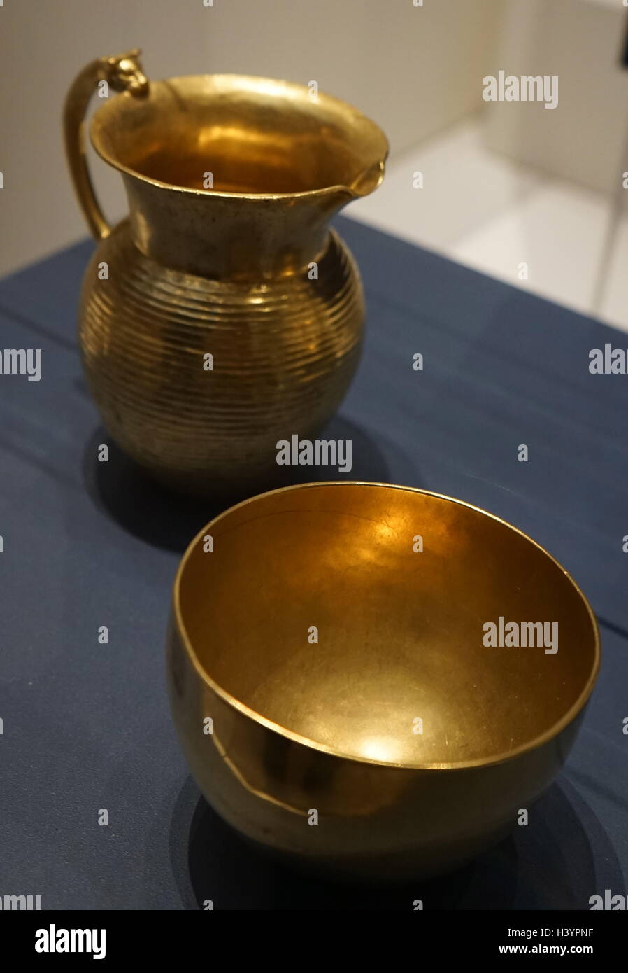 Gold Jug with bowl. Achaemenid metal work; from the Oxus Treasure ...