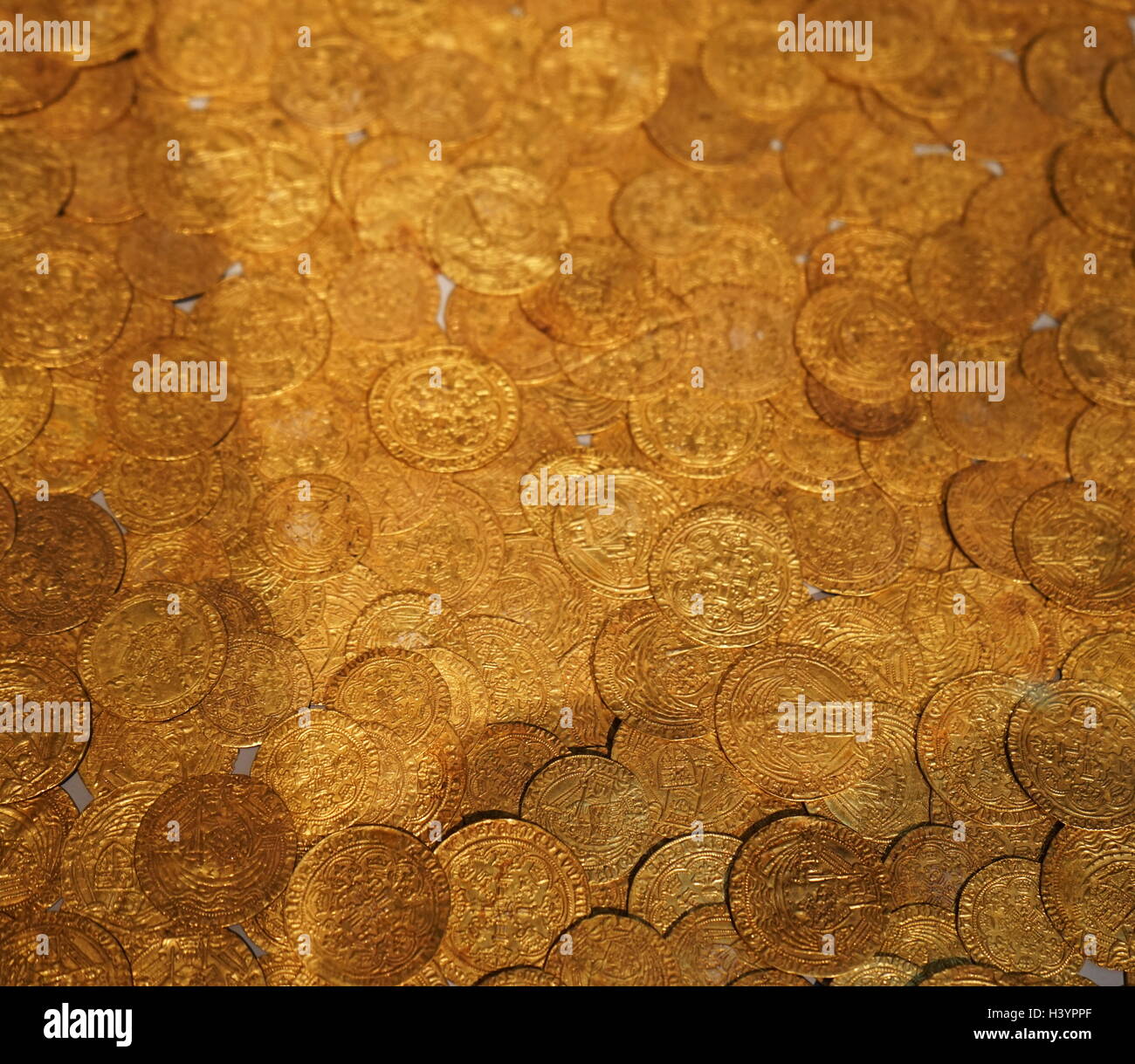 Medieval coins hi-res stock photography and images - Alamy