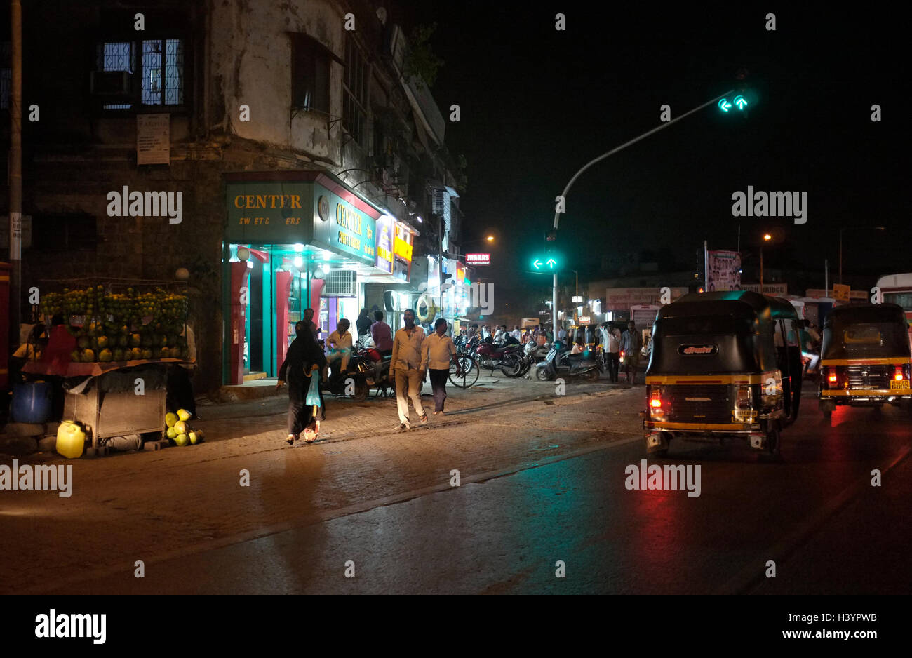 Mumbai Street Life High Resolution Stock Photography and Images - Alamy