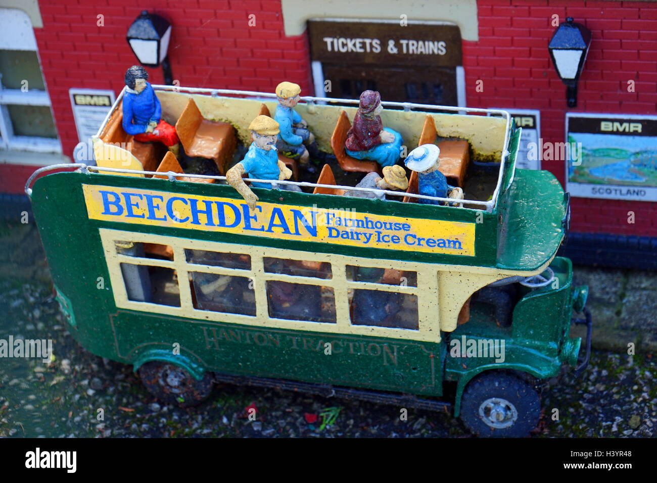 Village bus drives through Bekonscot in Beaconsfield, Buckinghamshire ...