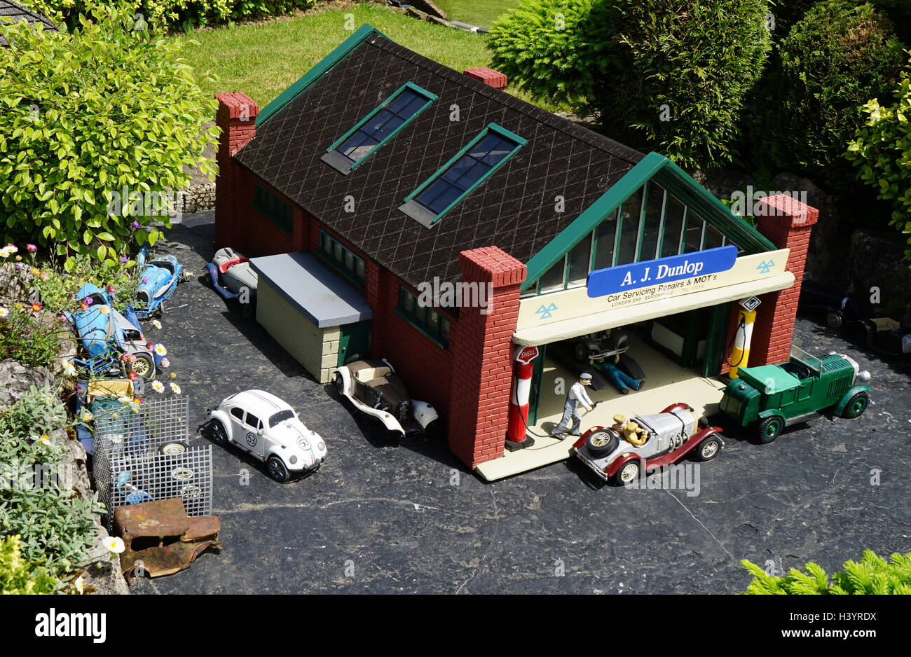 Garage 1930s hi-res stock photography and images - Alamy