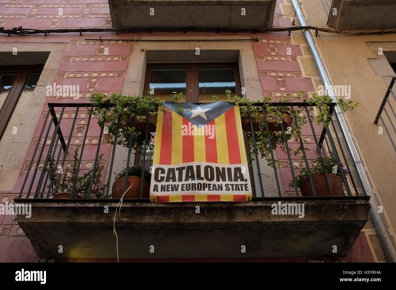 catalonia independence flags the estelada bandera on view on balconies ...