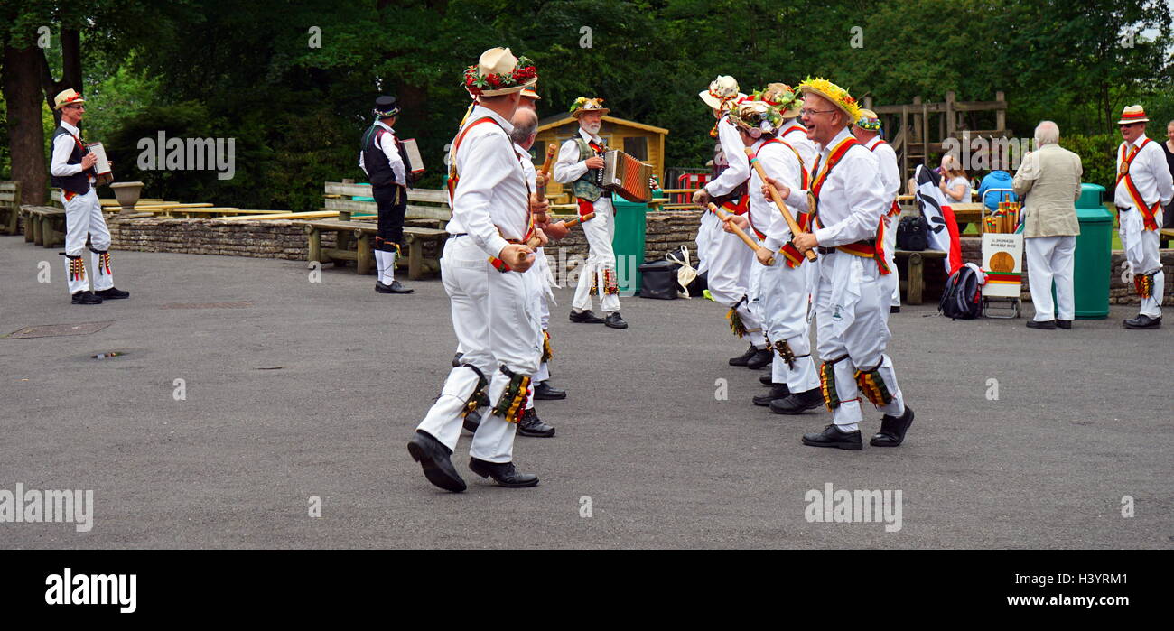English folk dancing archive hi-res stock photography and images - Alamy