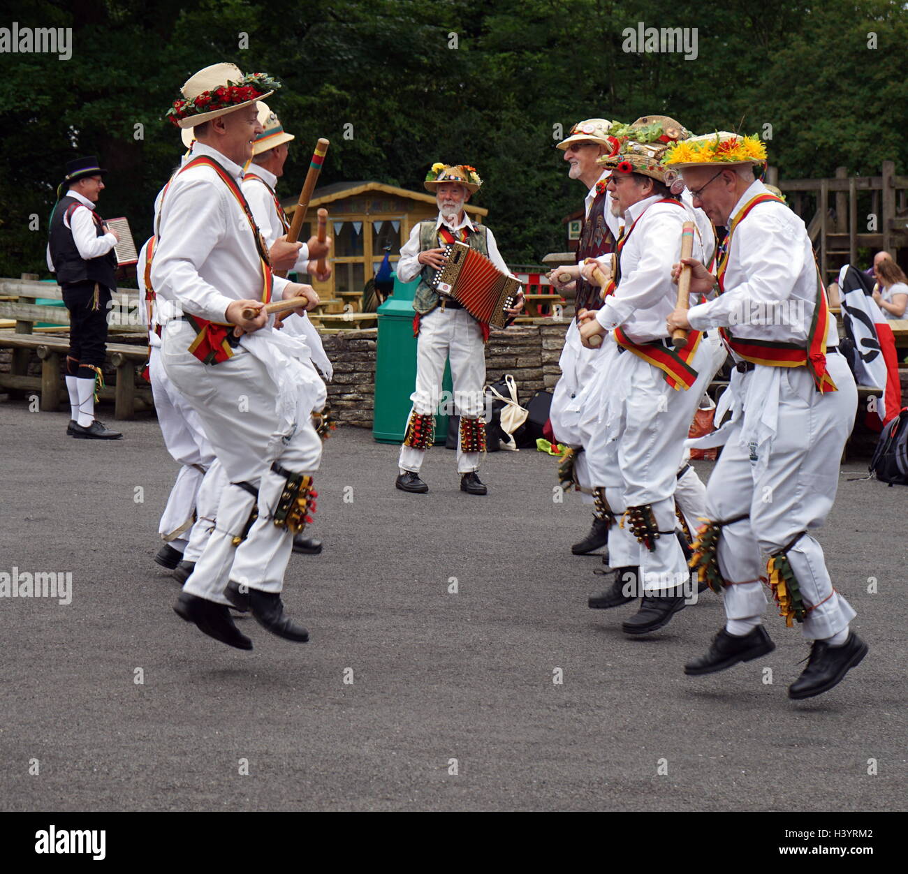 English folk dancing archive hi-res stock photography and images - Alamy