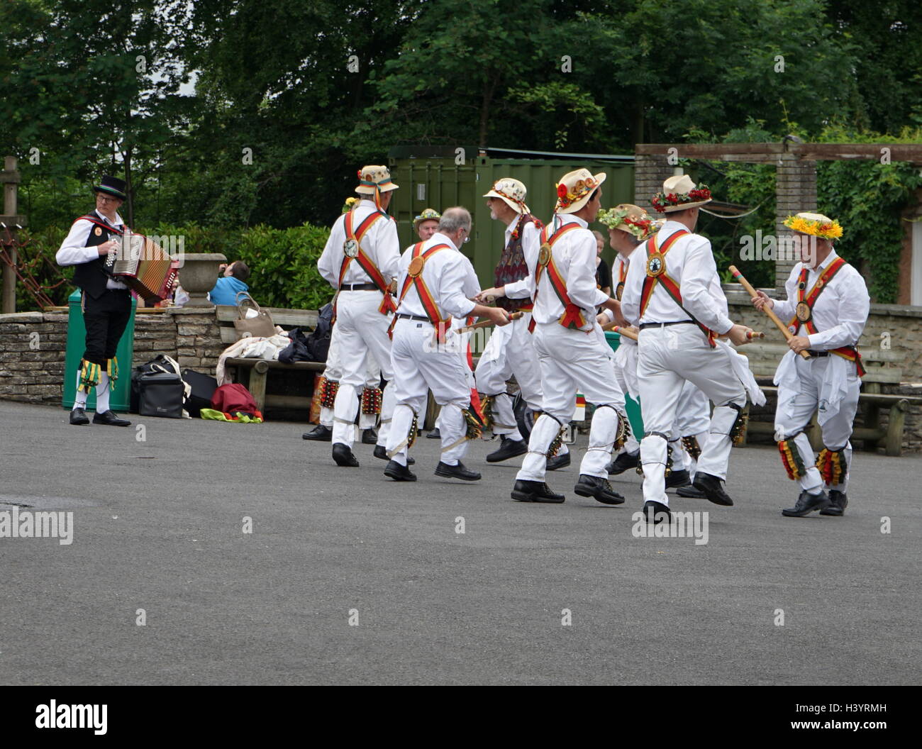 English folk dancing archive hi-res stock photography and images - Alamy