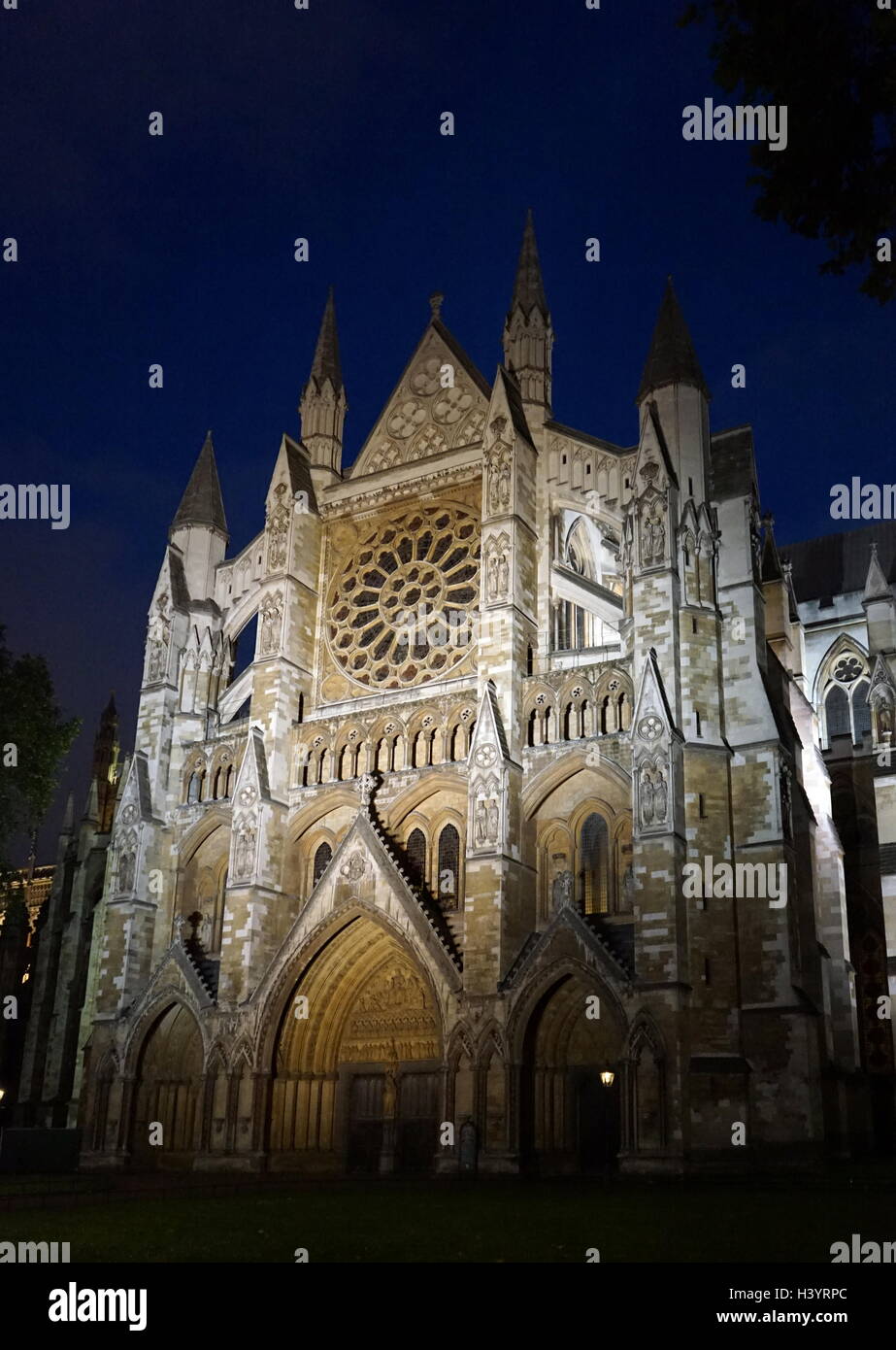 Exterior view of Westminster Abbey, a large Gothic abbey church in the ...