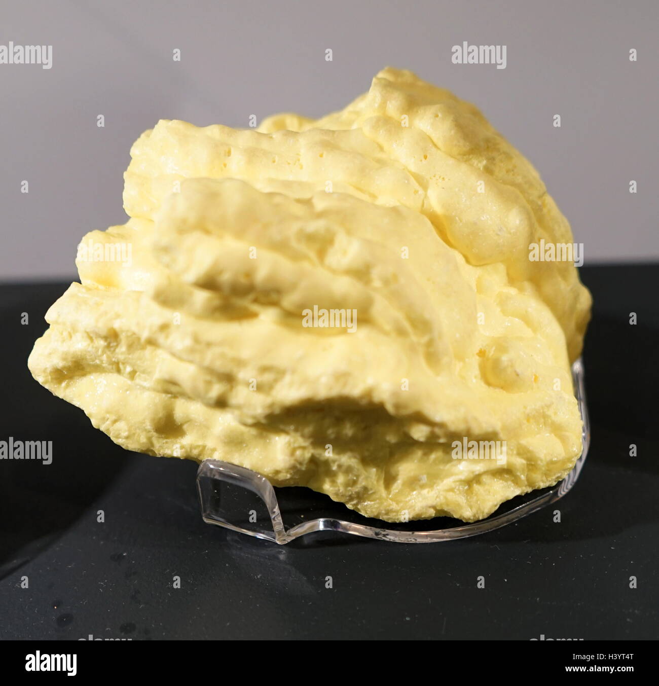 Sample of Sulfur, a chemical element. Dated 20th Century Stock Photo ...