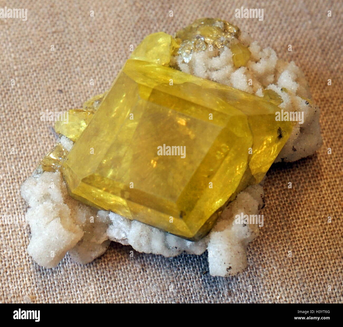 Rhombic crystal hi-res stock photography and images - Alamy