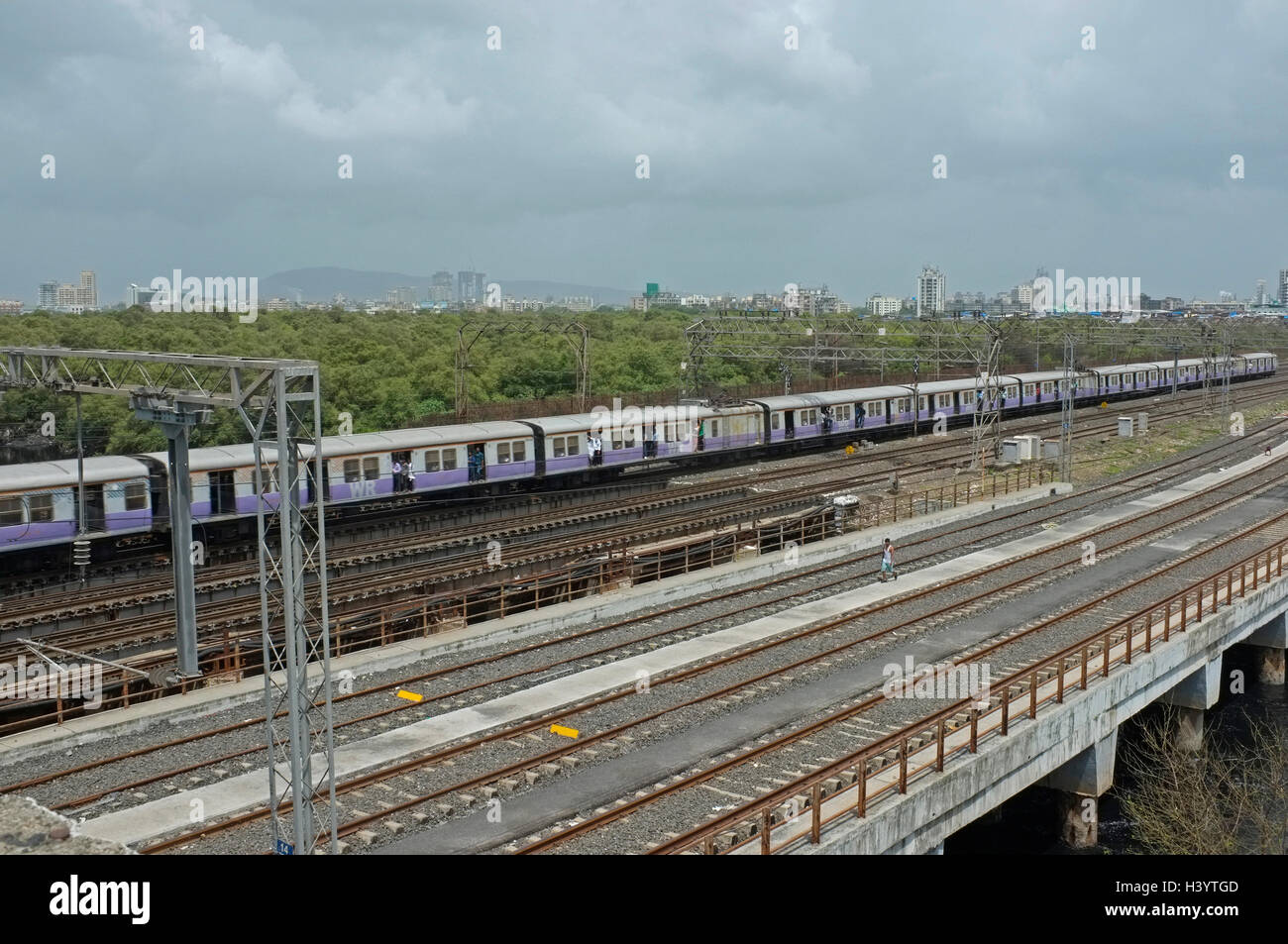 trains in india at Kurla station and kurla area of mumbai, Maharashtra ...