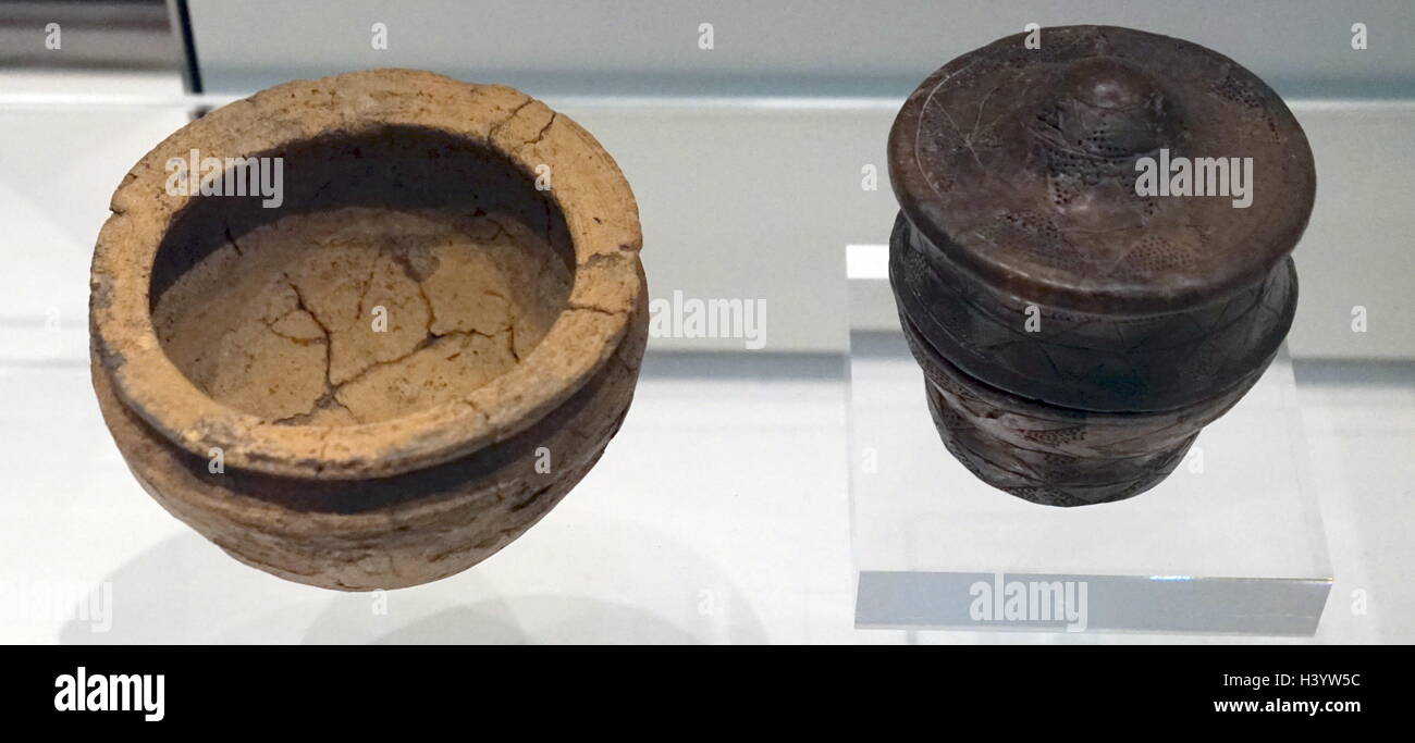 Bronze age pottery hi-res stock photography and images - Alamy