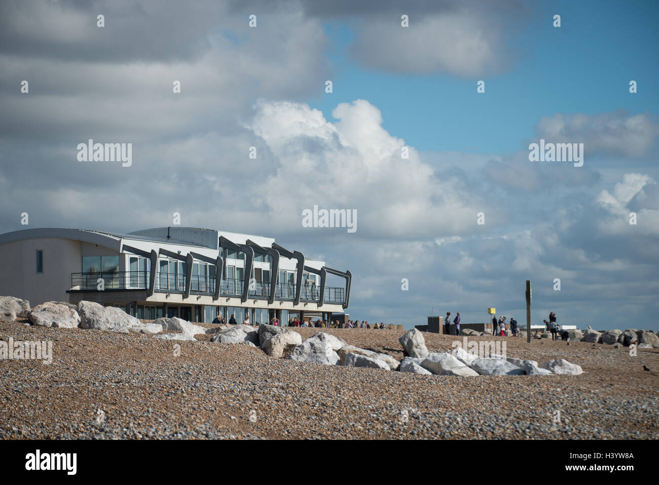 Lancing, West Sussex, UK. 9th October 2016. The Perch On Lancing beach ...
