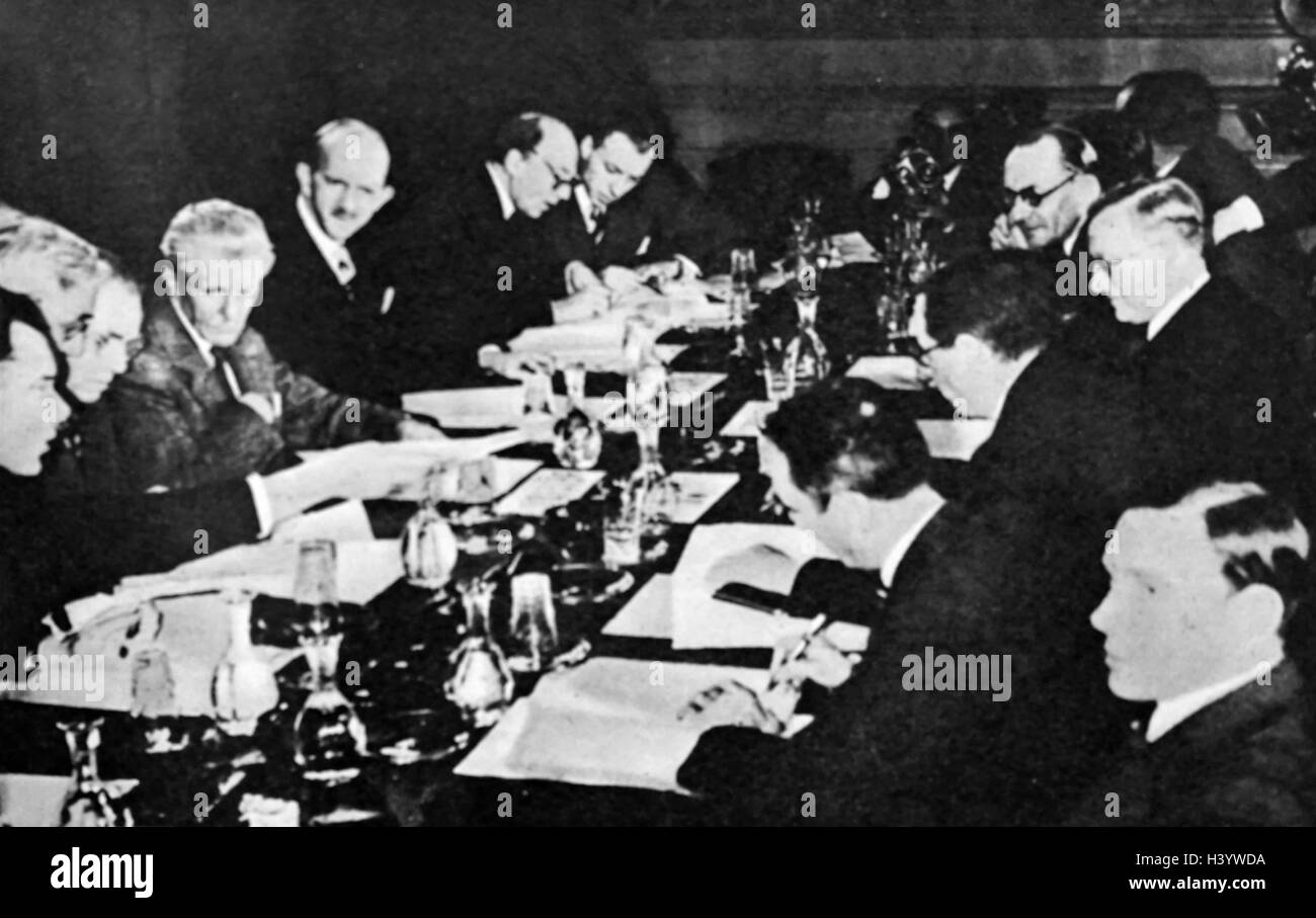 Political meeting france Black and White Stock Photos & Images - Alamy