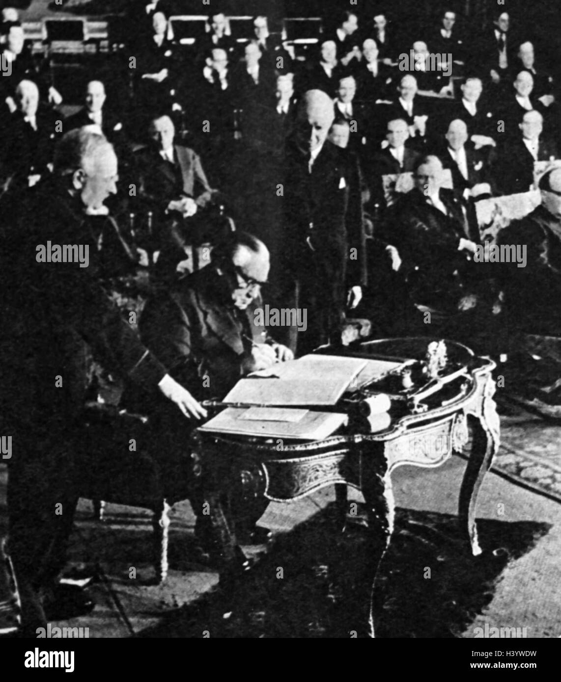 Signing of treaty hi-res stock photography and images - Alamy