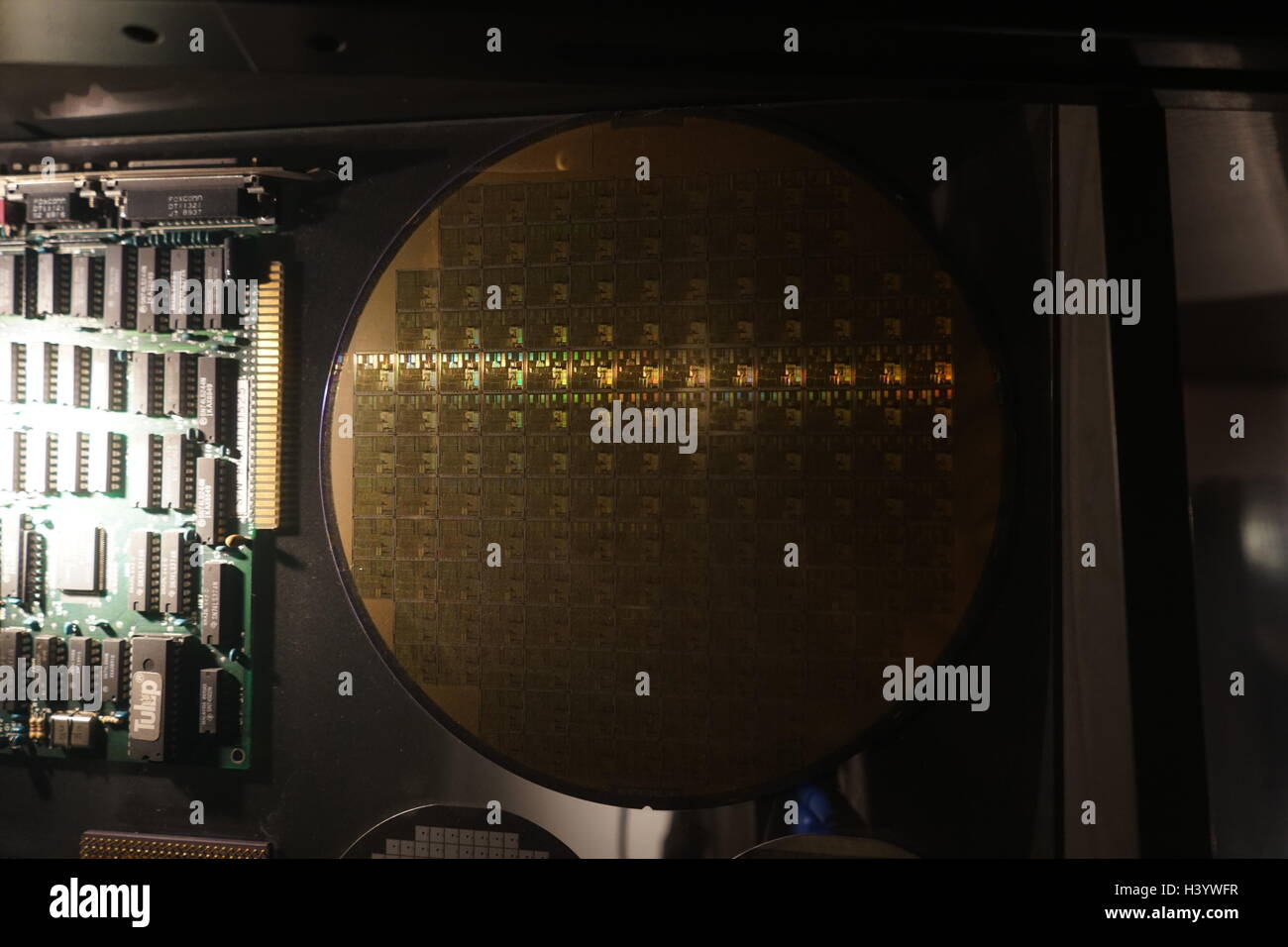Electronic wafers hi-res stock photography and images - Alamy