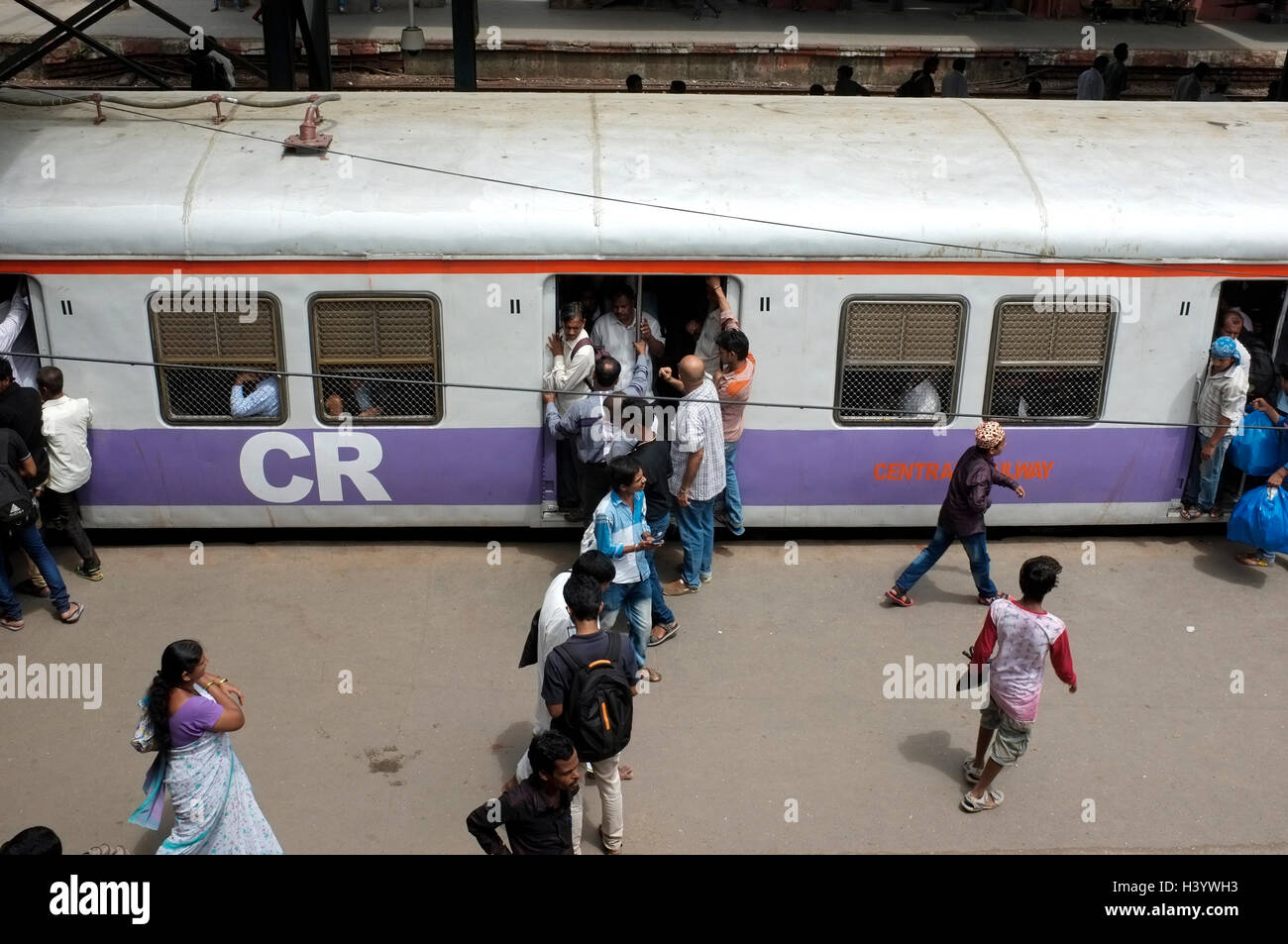 trains in india at Kurla station and kurla area of mumbai, Maharashtra ...