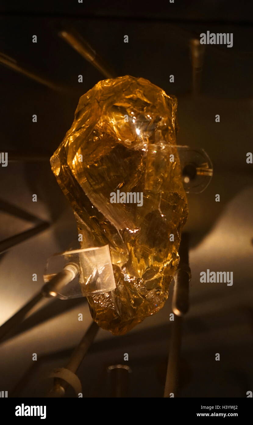 Obsidian rock hi-res stock photography and images - Alamy