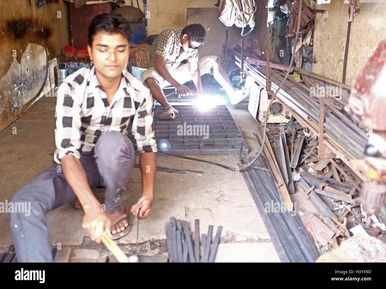 metal workers welding in their shop in Kurla. Street scenes Mumbai ...
