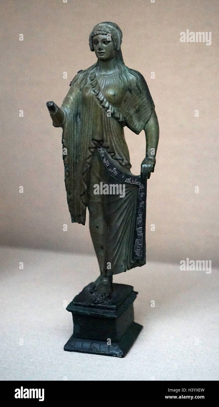 Silver statue hi-res stock photography and images - Alamy