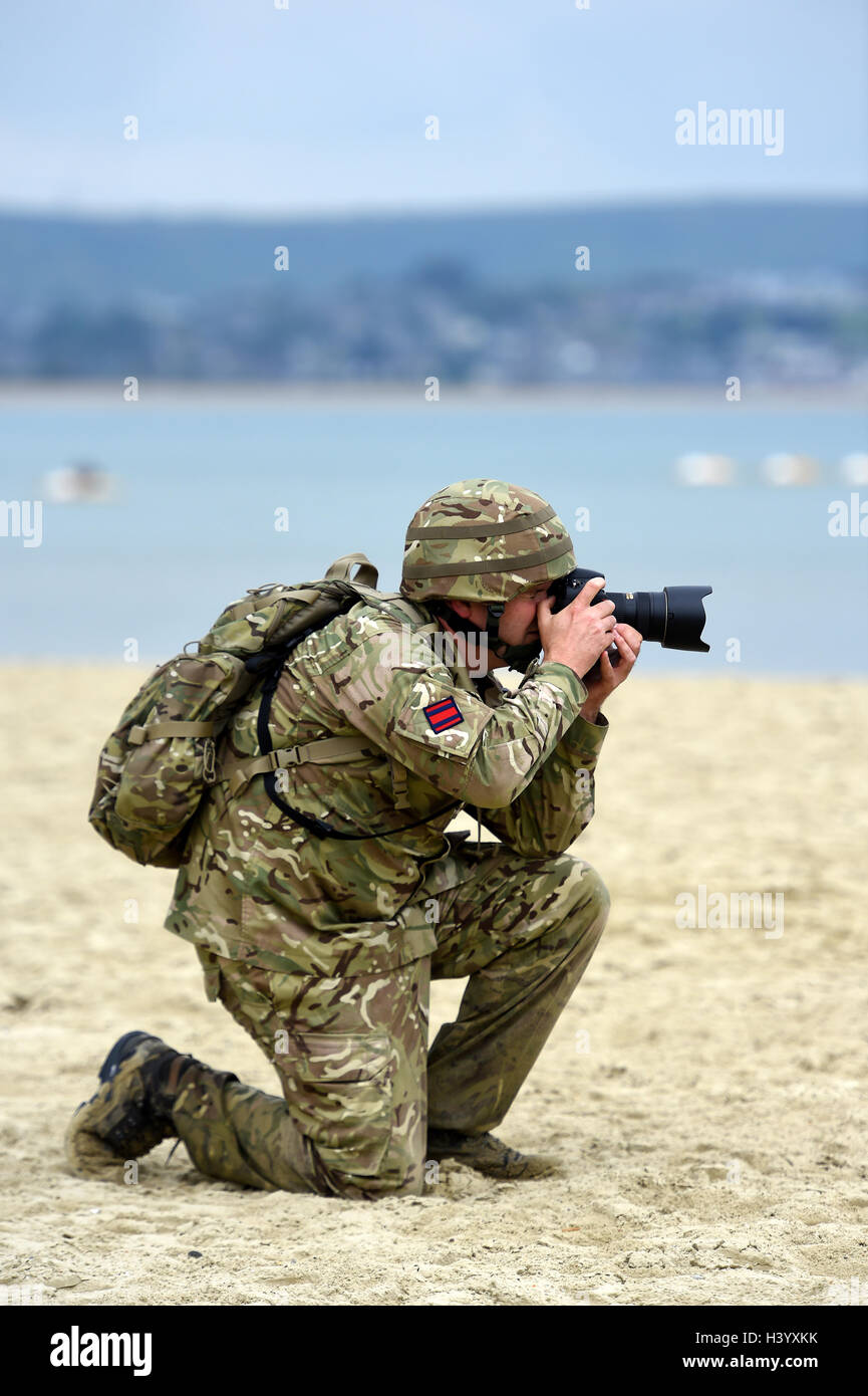 "Army photographer" photographer working Stock Photo - Alamy