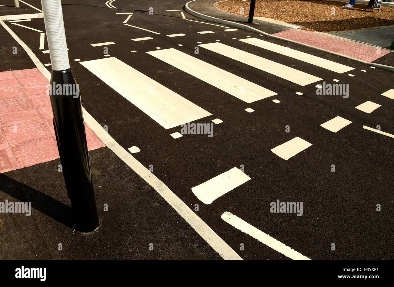 "zebra crossing" "pedestrian crossing" safe area for crossing a road ...