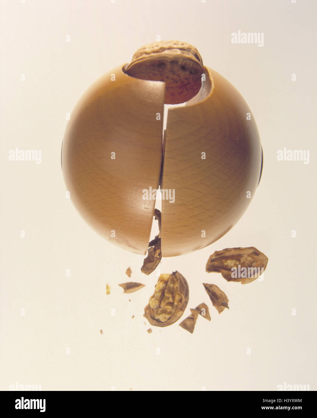 Nutcracker, walnut, crack nut, core, peels, nutshells, walnut peels ...