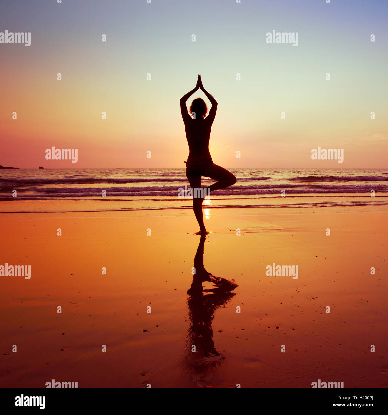 Serene beach sunset hi-res stock photography and images - Alamy