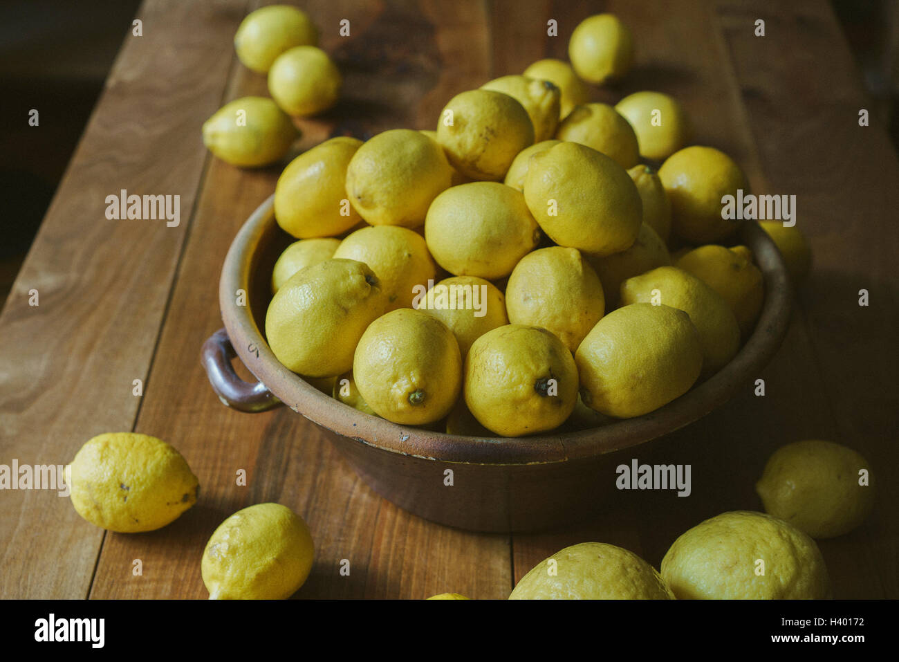 Lemon in container citrus fruit hi-res stock photography and images - Alamy