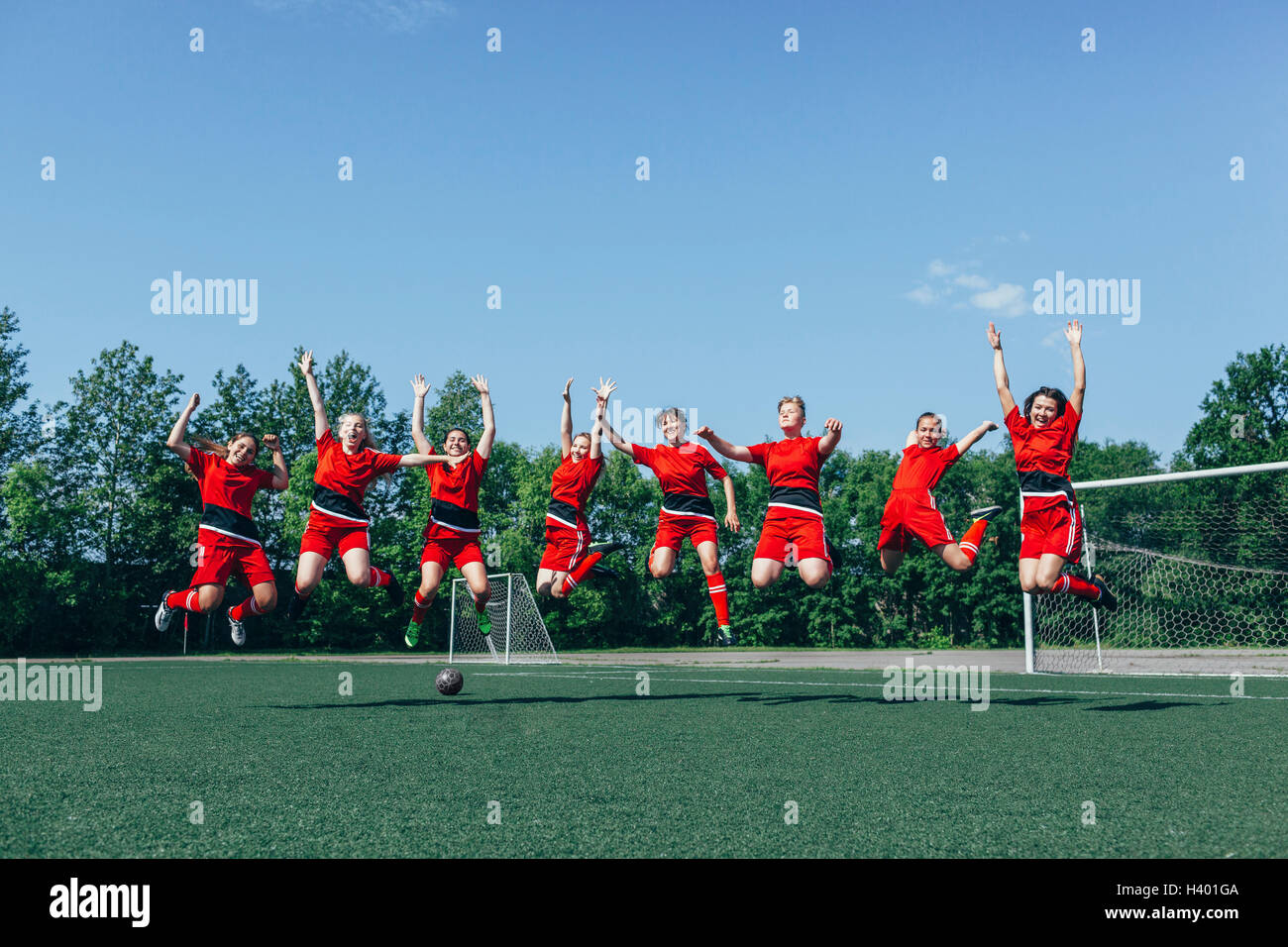 Young women cheering for team hi-res stock photography and images - Alamy