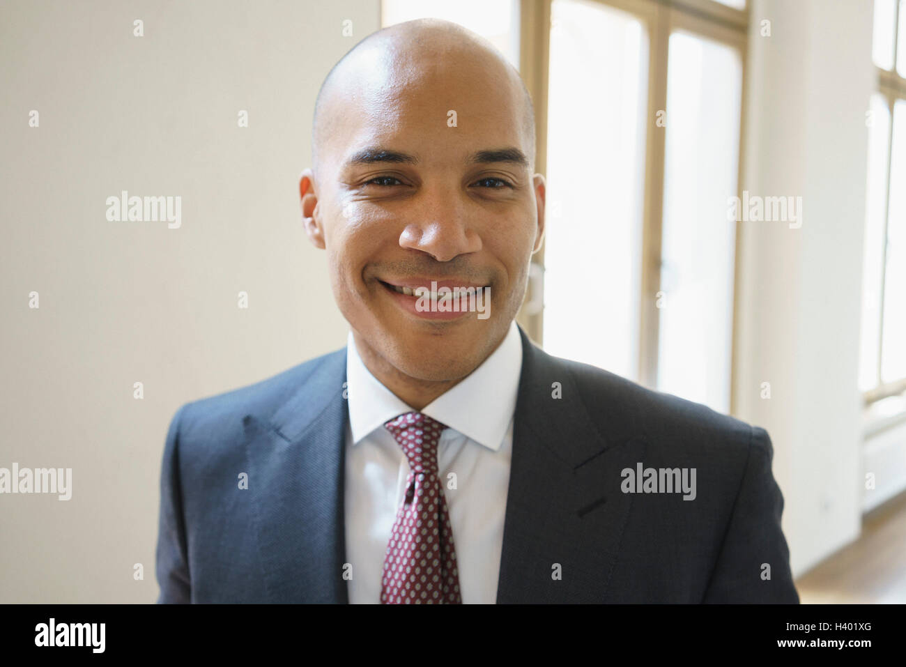 Businessman standing smiling hi-res stock photography and images - Alamy
