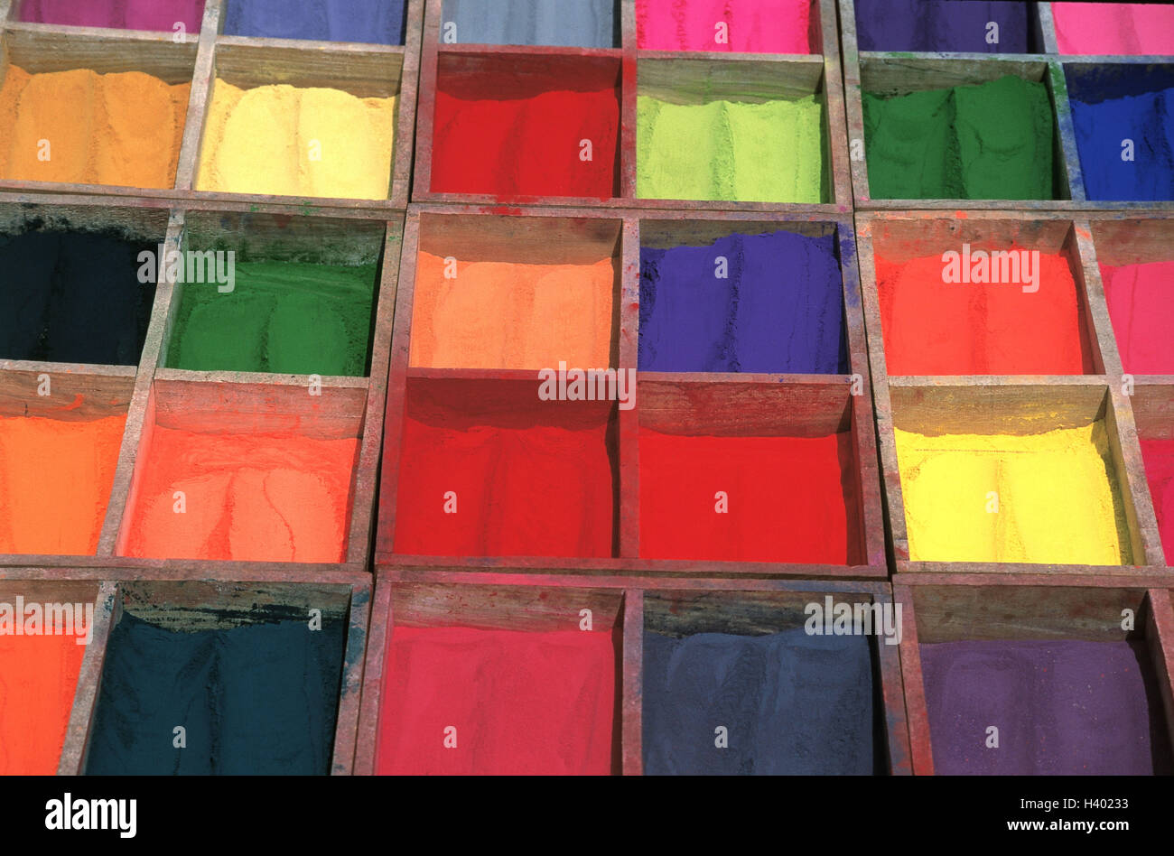 wooden boxes, colour powder, differently, colour shades, red sound ...