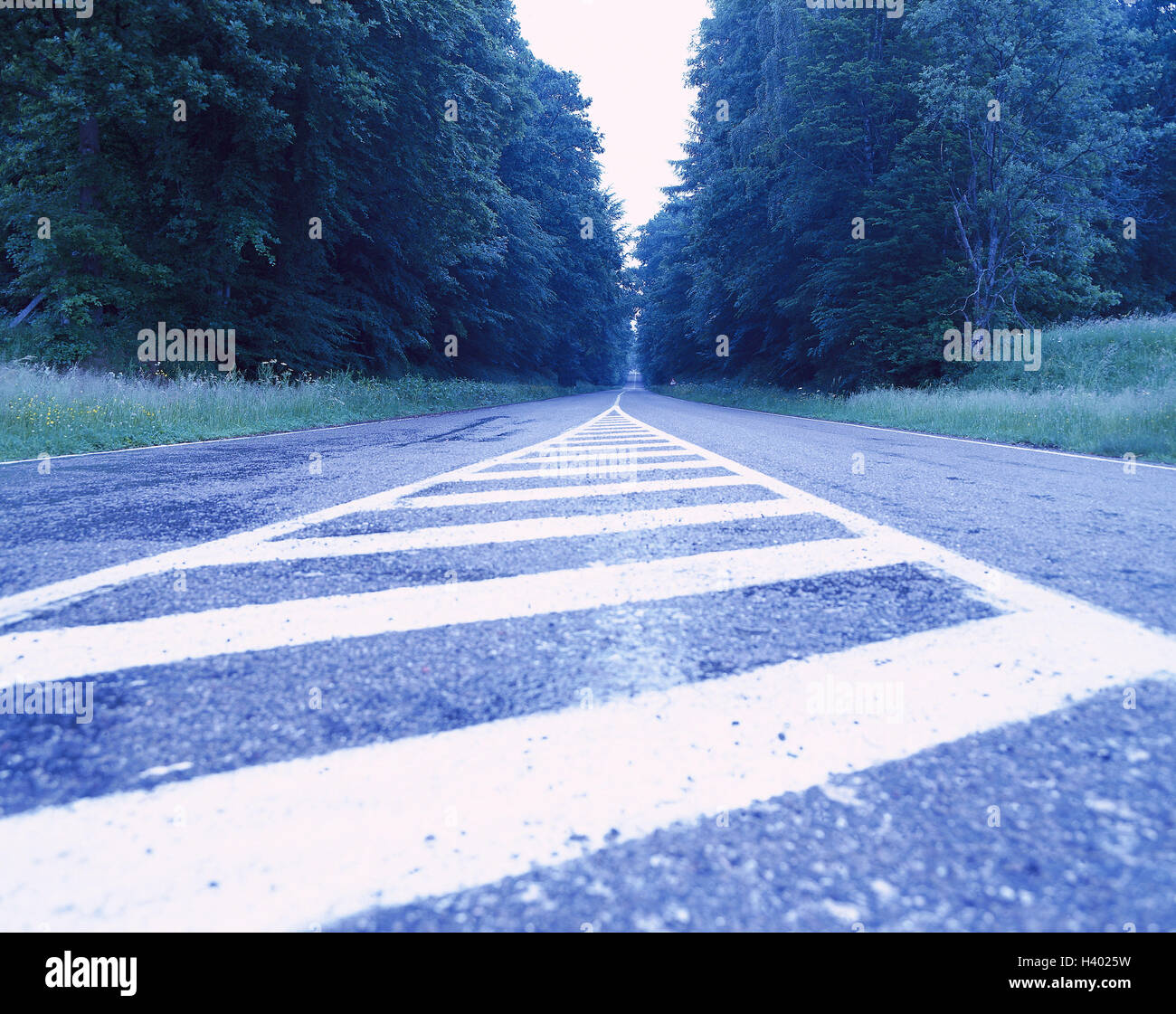 Road hatches hi-res stock photography and images - Alamy