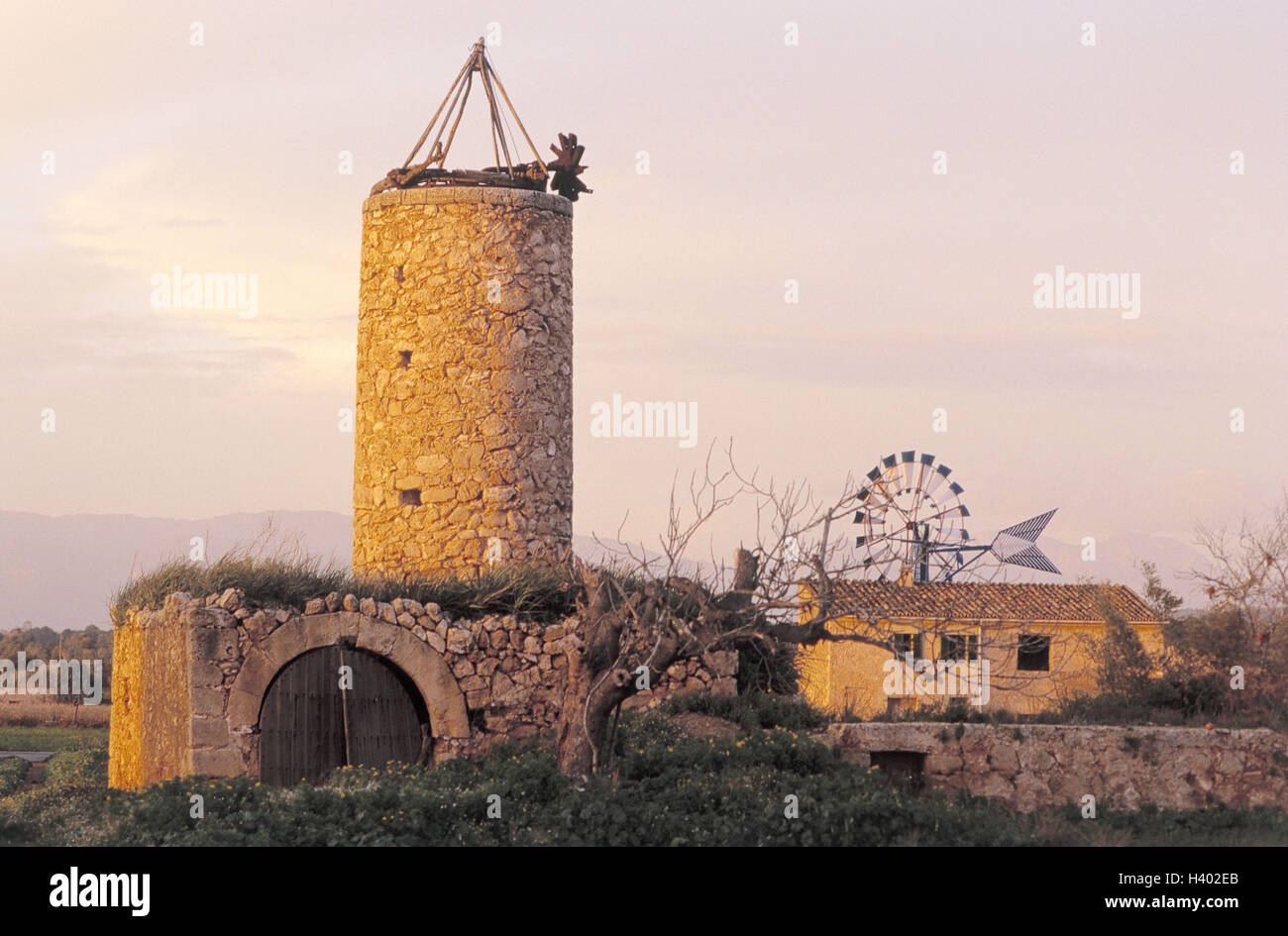 Spain, Majorca, windmill, old, broken, evening sun, the Mediterranean ...