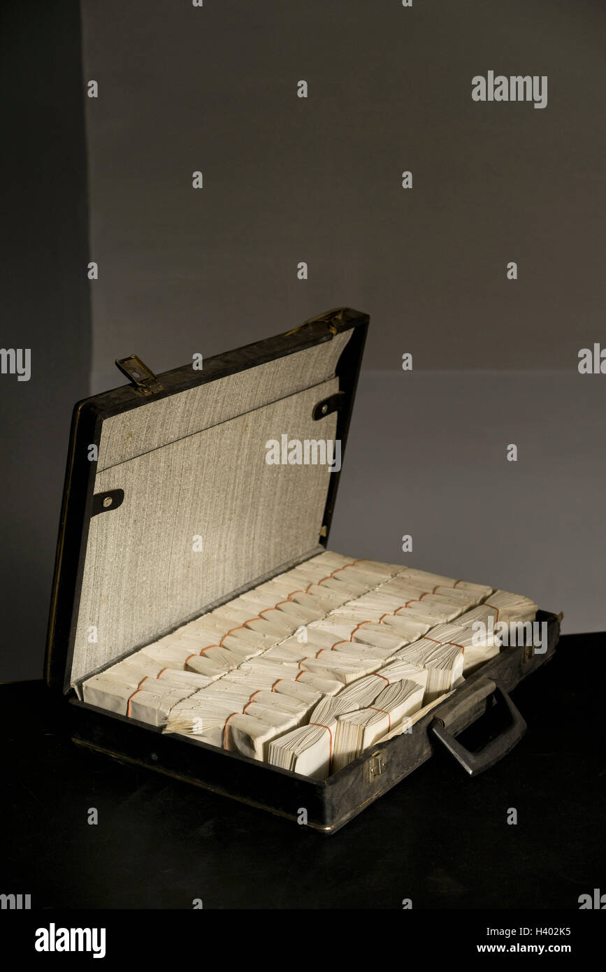 Bunch of envelopes arranged in briefcase on table Stock Photo - Alamy