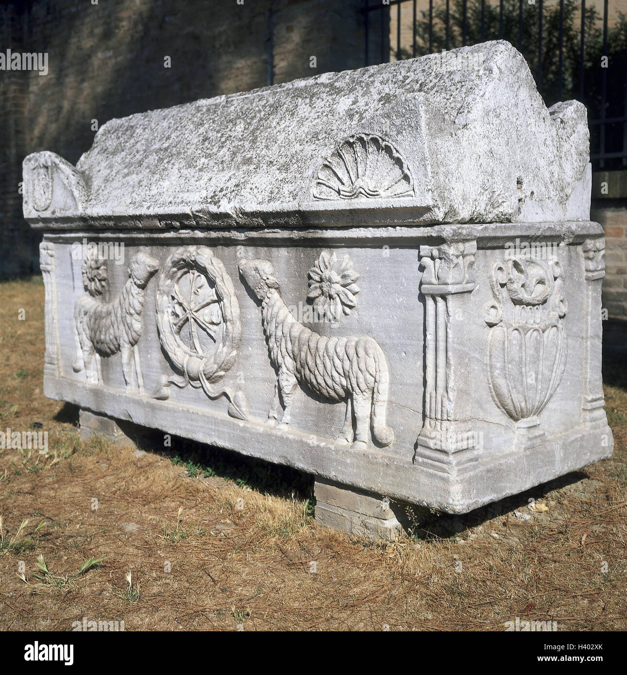 Italy, Emilia Romagna, Ravenna, sarcophagi, tomb, tomb Stock Photo - Alamy