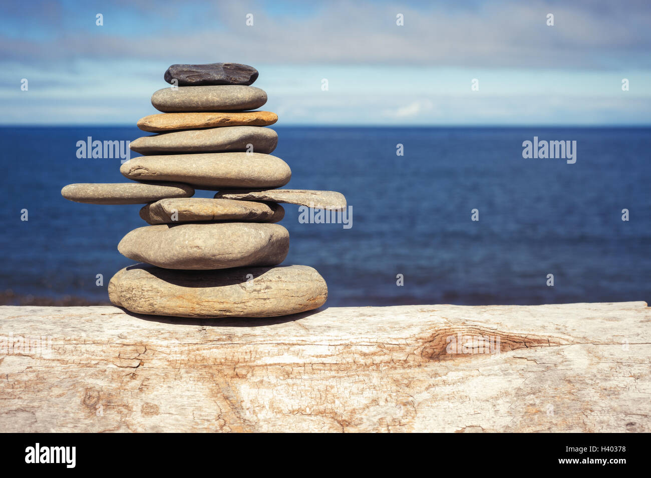 Stone stack beach hi-res stock photography and images - Alamy