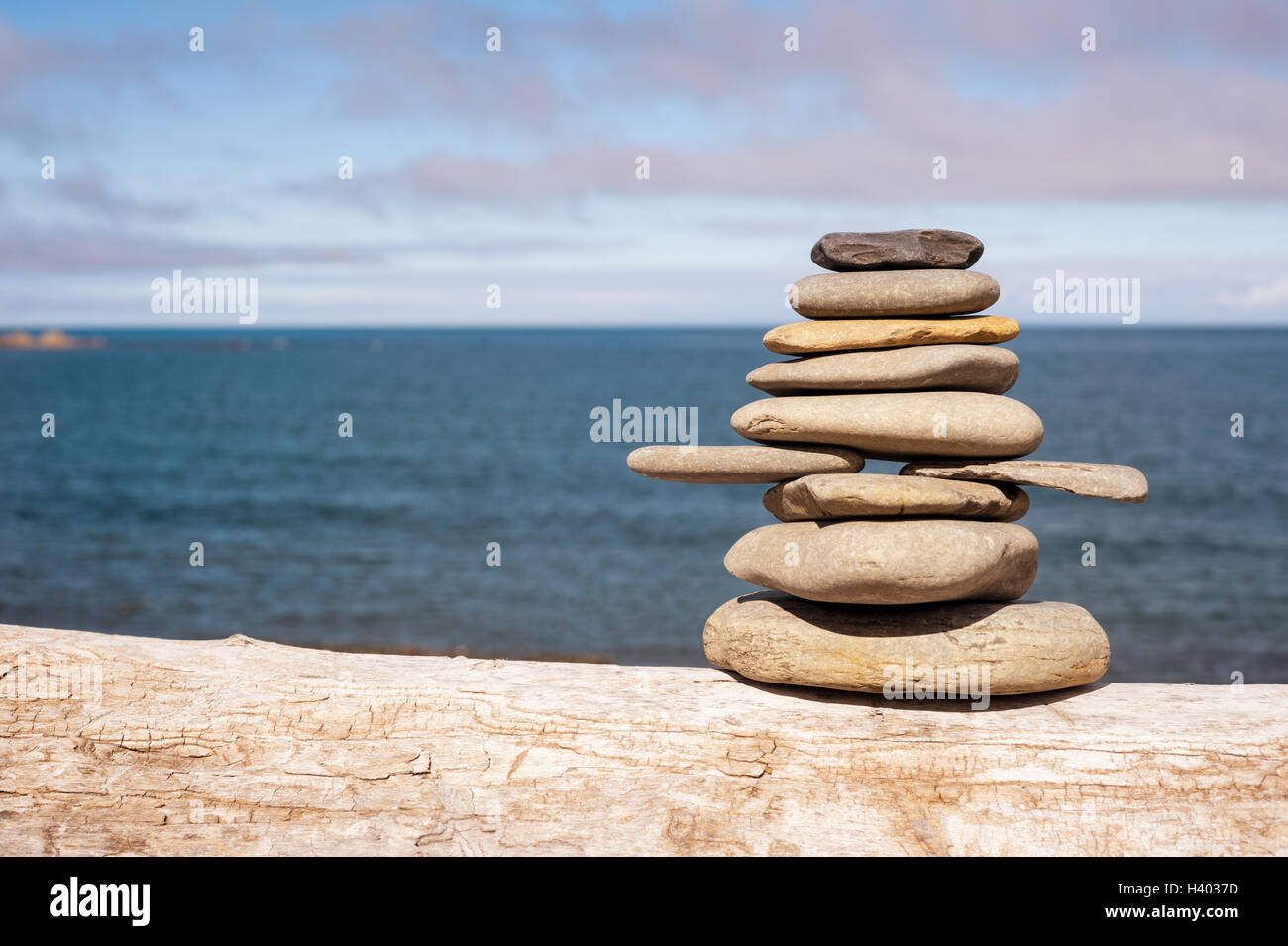 Stone stack beach hi-res stock photography and images - Alamy