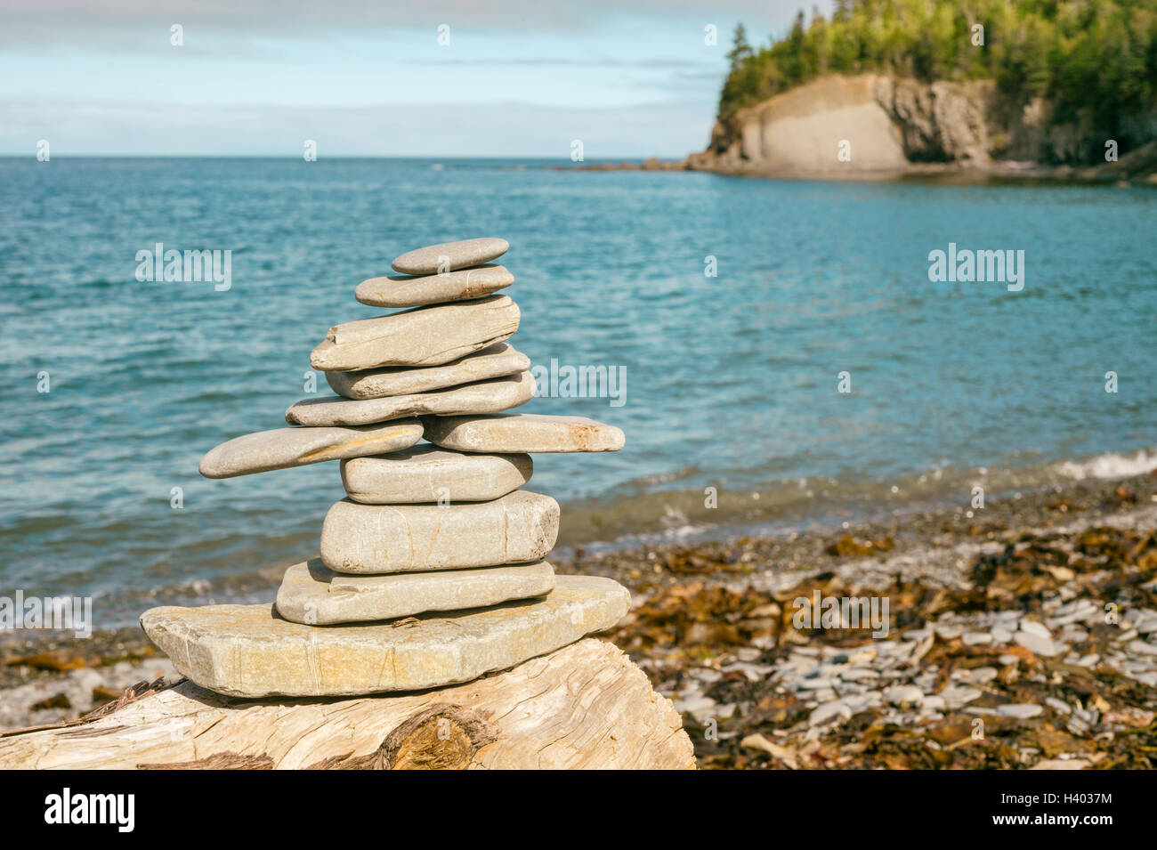 Stone stack beach hi-res stock photography and images - Alamy