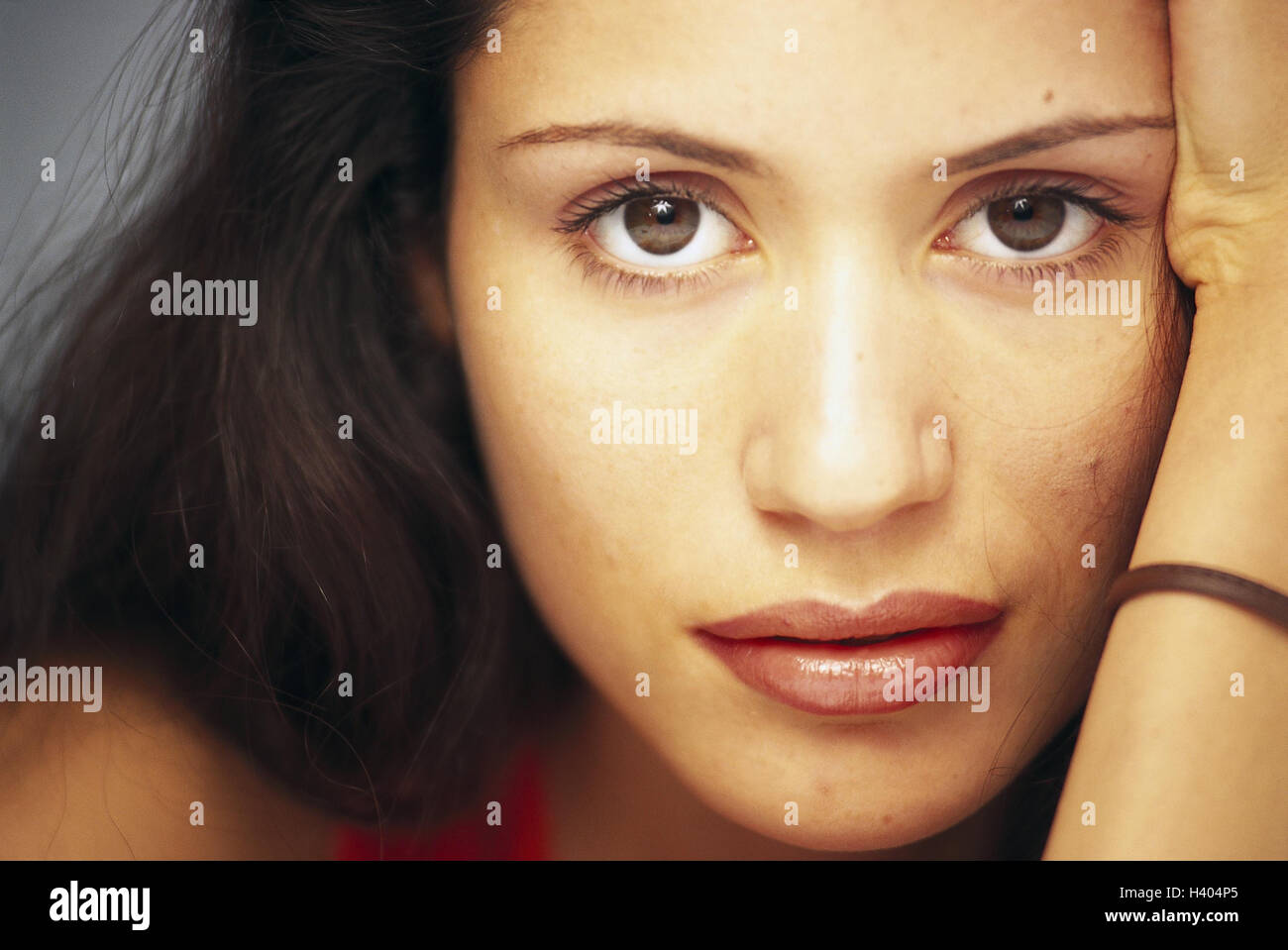 Woman, long-haired, darkly, portrait, women's portrait, view, camera ...