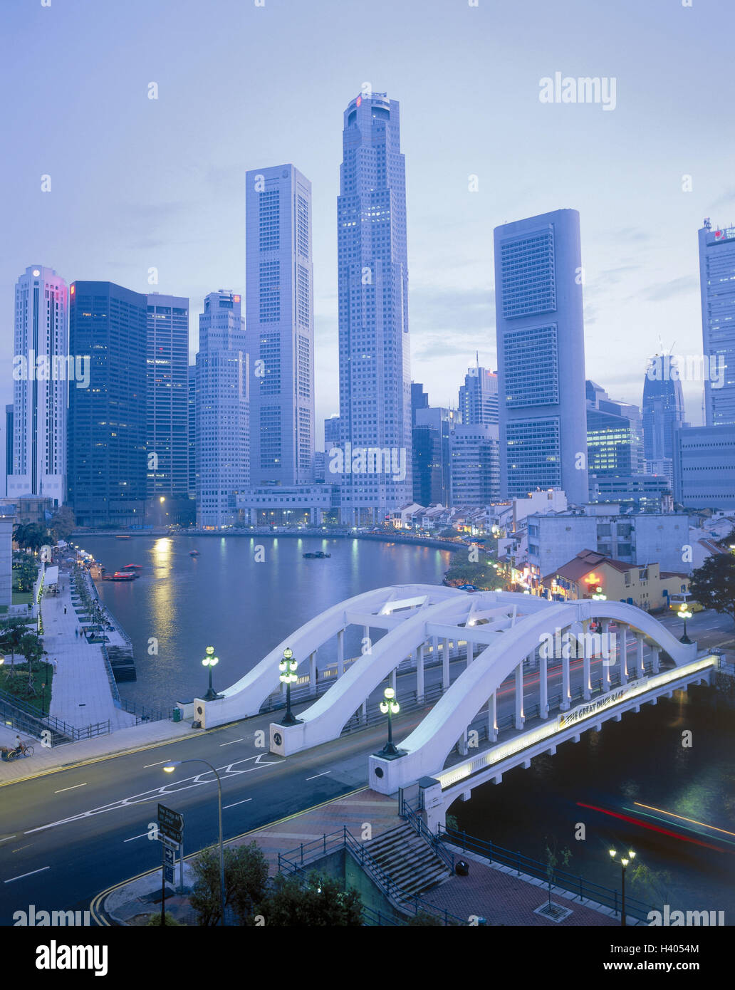 Singapore, Singapore town, town view, Elgin Bridge, dusk, Asia, city ...
