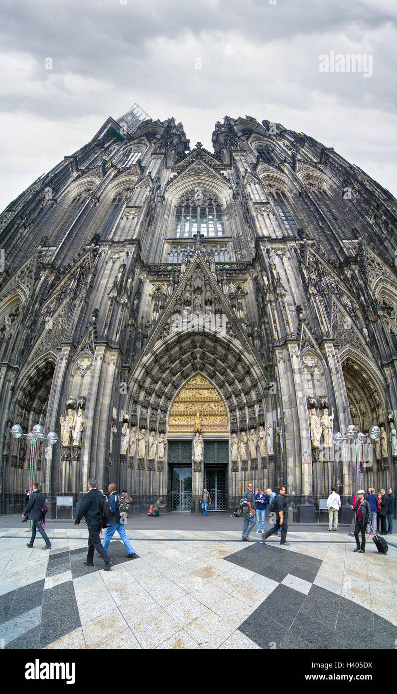 COLOGNE, GERMANY - SEP 17, 2015: The main entrance of the Cologne ...