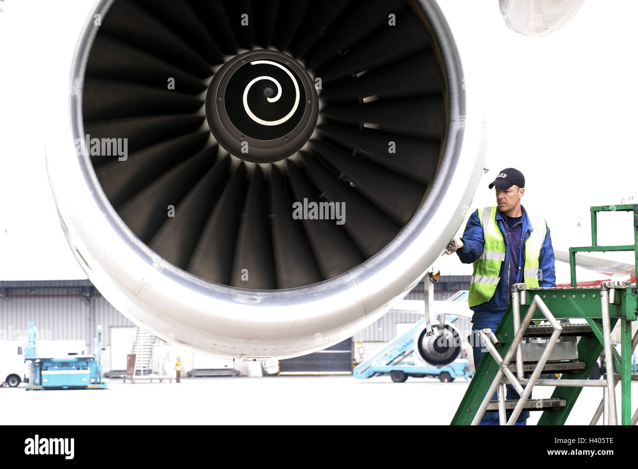 Airplane, detail, engine, worker, maintenance Stock Photo - Alamy