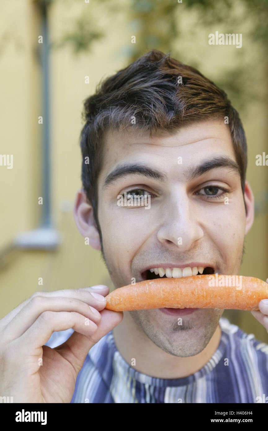 Man, young, carrot, eat, portrait, 26 years, vegetables, carrot, yellow ...