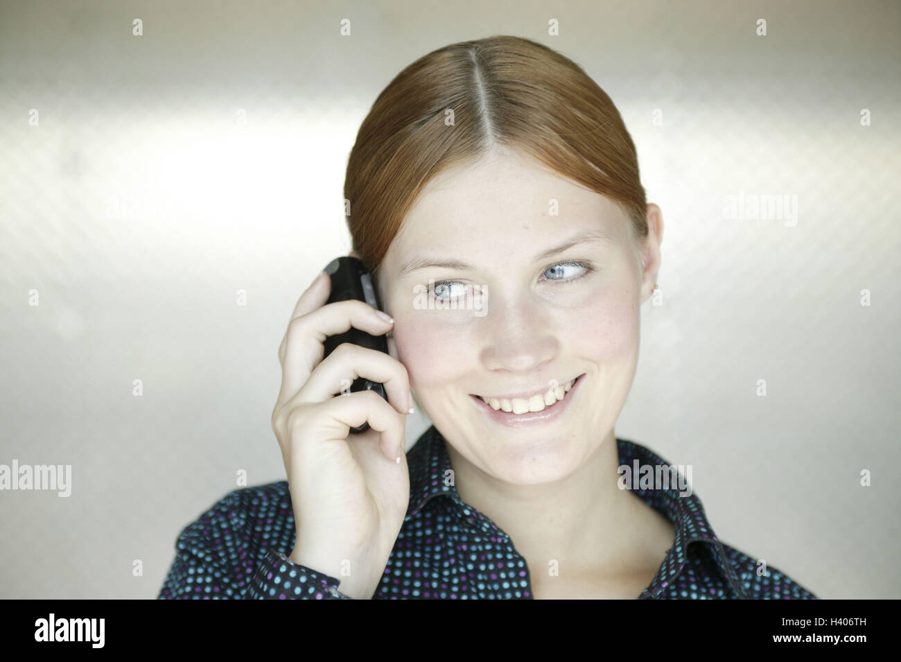 Woman, call up young, mobile phone, smile, portrait, 15 listen - 20 ...
