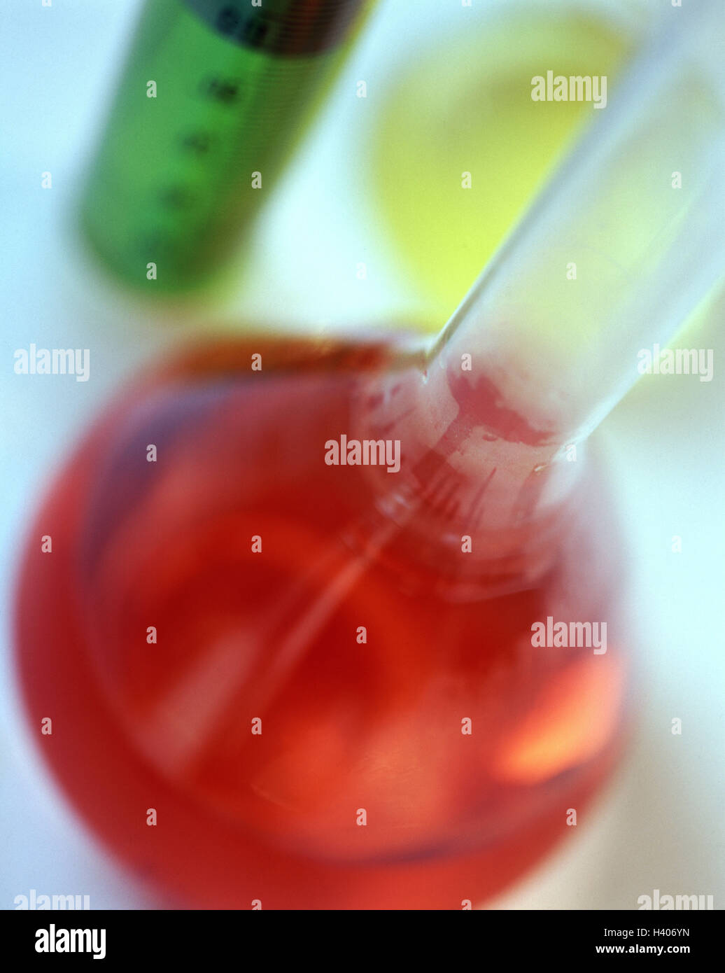 Laboratory vessels, Mensur, dye solution, close up, measuring cylinder ...